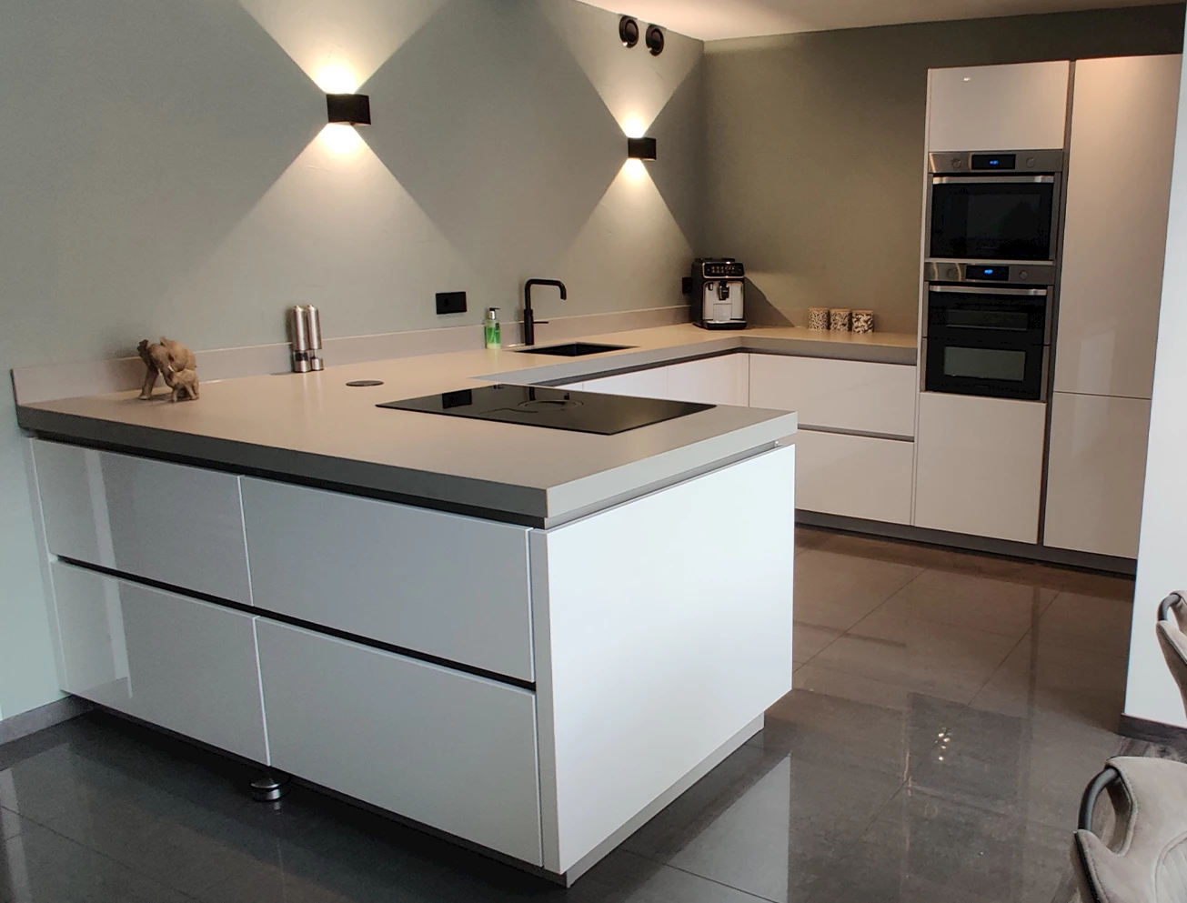 Lichte keukens. Hoe vind je de perfecte combinatie?