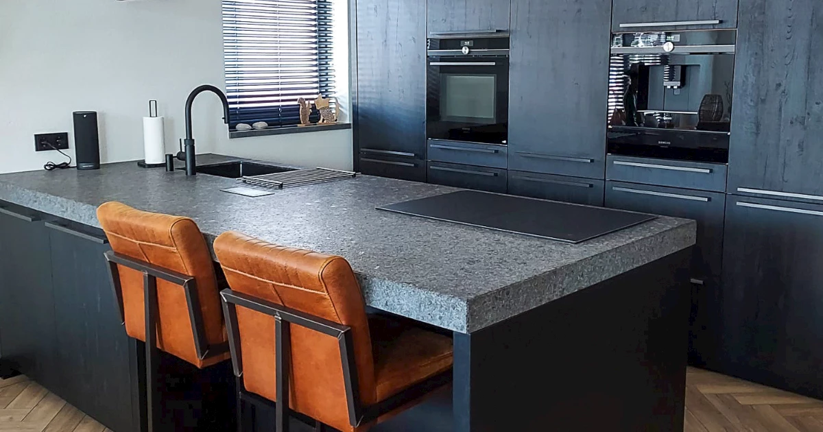 Opgeleverde zwarte keuken familie Vaartjes | Kitchen4All